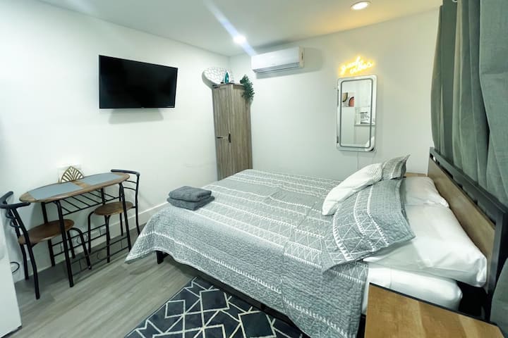 Bright & Beautiful Studio By Miami Airport Apt 5 - Miami, FL