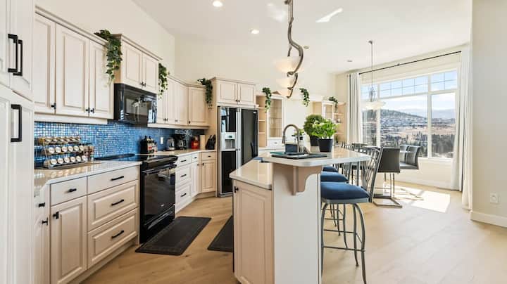 Mountain & Lake Views/35 Min To Big White/sleeps 5 - Kelowna