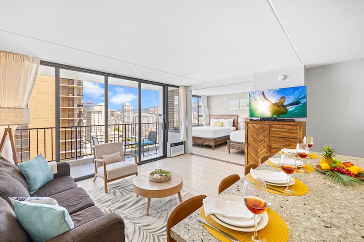 Great Ocean View Condo, Near Beach + Free Parking! - Honolulu, HI