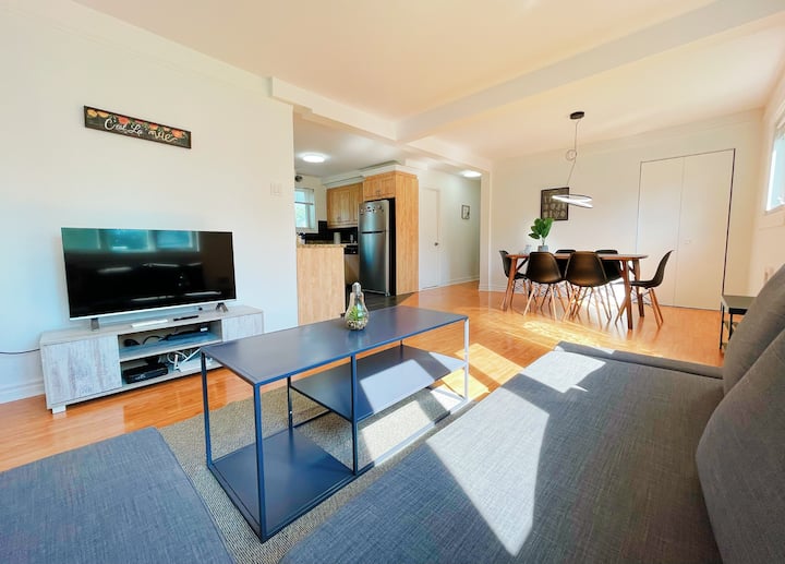 Spacious 4bdrm House, 15mins To Dt - Brossard