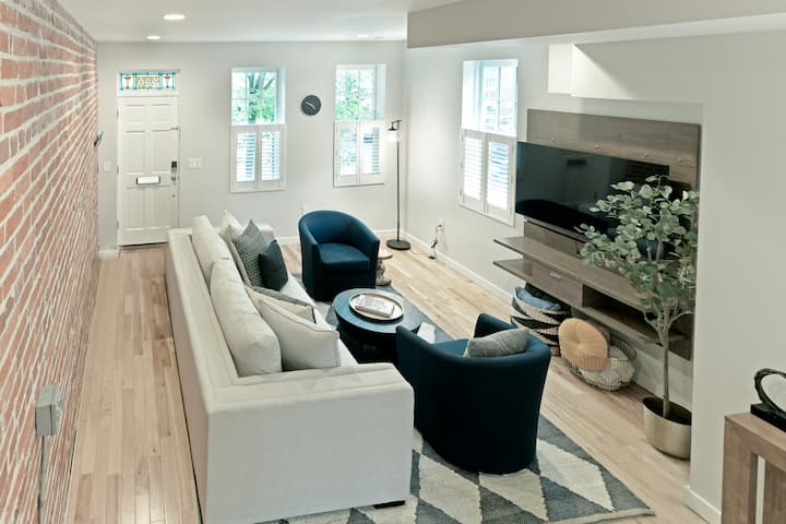 Gorgeous Old Town Retreat - Walk To King St Metro - Alexandria, VA