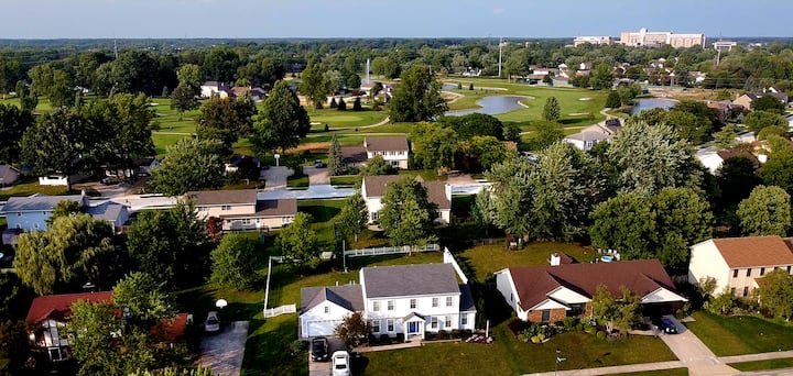 Home In Golf Community - 2 Masters Each With Bath - Fort Wayne, IN