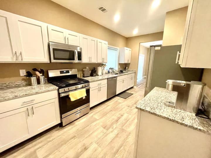 Two Beds With Private Bathroom - Gainesville, GA
