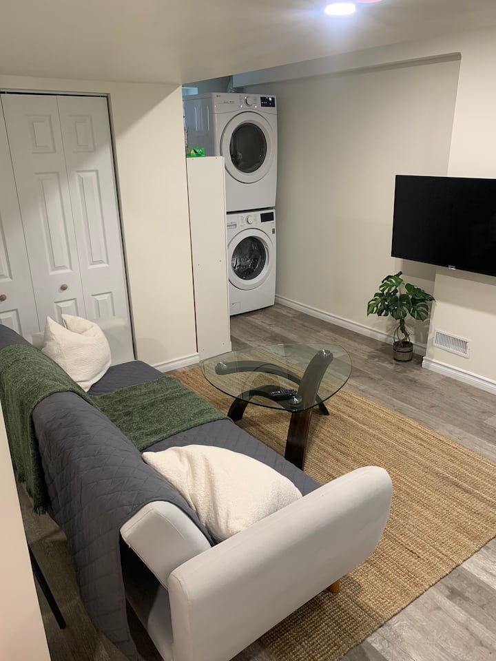 Extremely Clean 2 Bedroom Unit - Waterloo