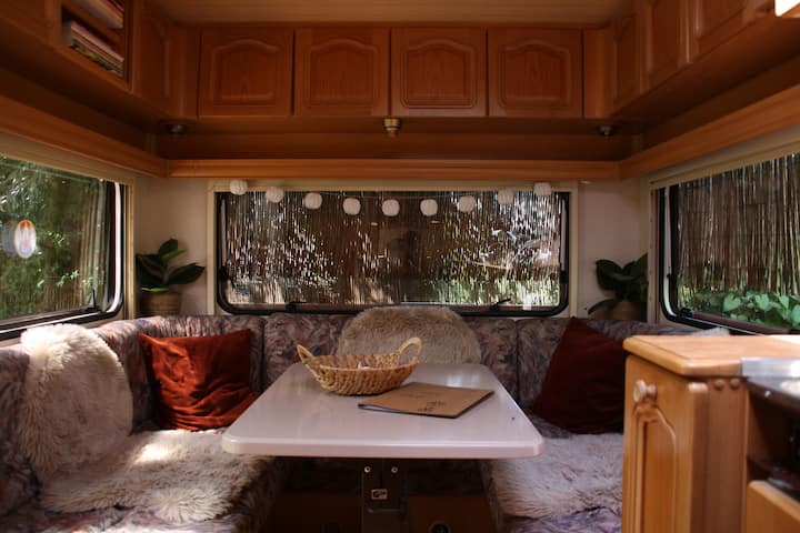 Oma’s Caravan, Micro-glamping Rivierengebied. - Oss