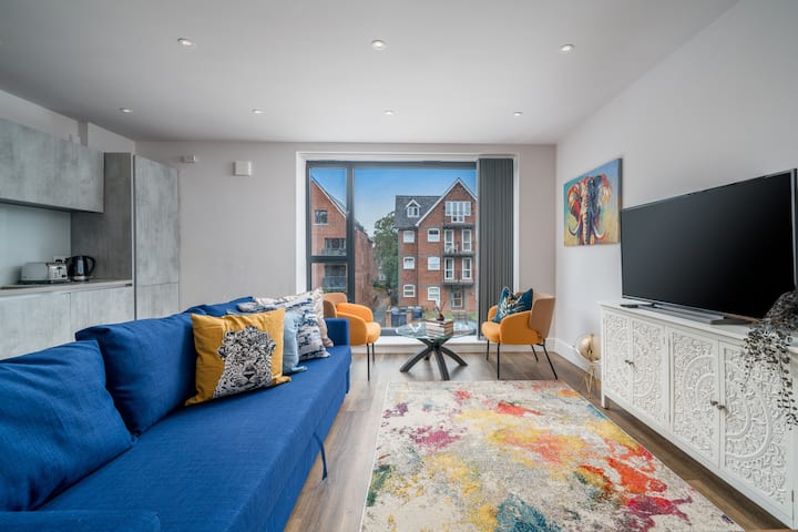 | Delightful Ravensdene | Bm Homes | Creed Stay - Enfield