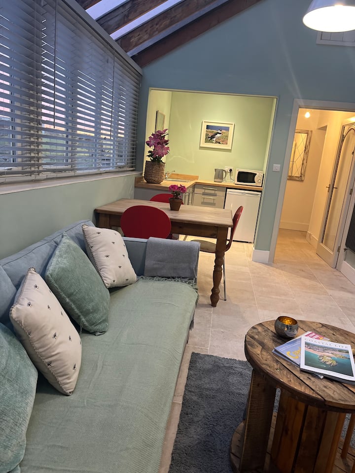 Vickers - Pet-friendly Coastal Retreat - Little Haven