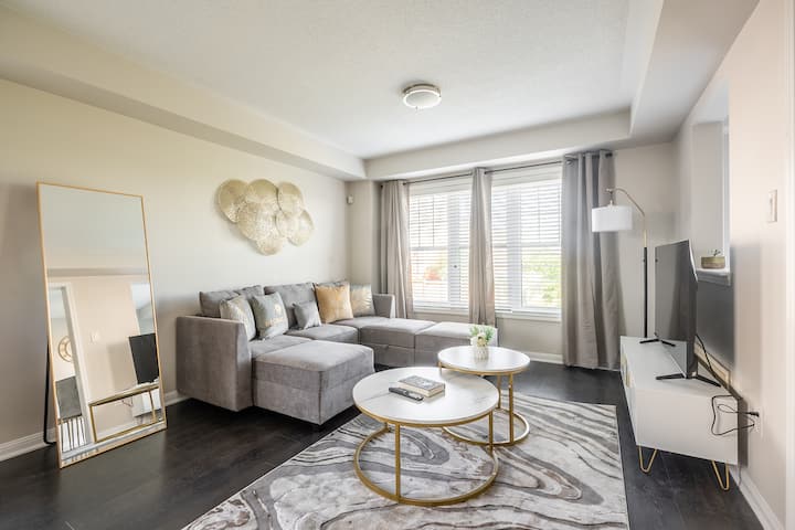 Modern 3 Bedroom House In Brampton. Bbq, Parking - Brampton