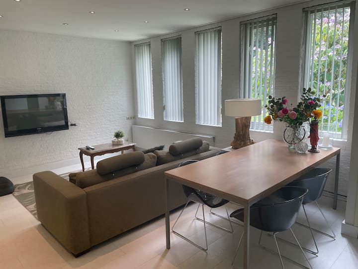 Independent Guesthouse With Private Terrace. - Tilburg