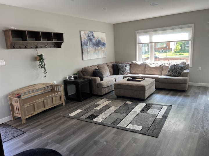 Spacious Modern Home - Pet Friendly - Winnipeg