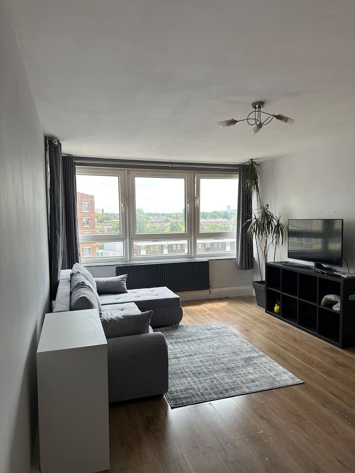 Entire Flat With Big Living Room, Bedroom, Balcony - Greenwich