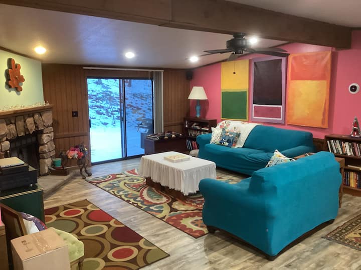 The Crowe's Lounge - Huntingdon County