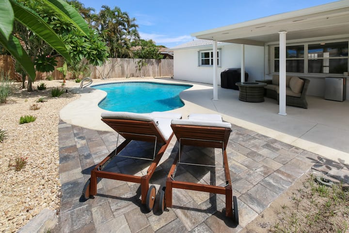 Luxury Beach Bungalow - Satellite Beach, FL