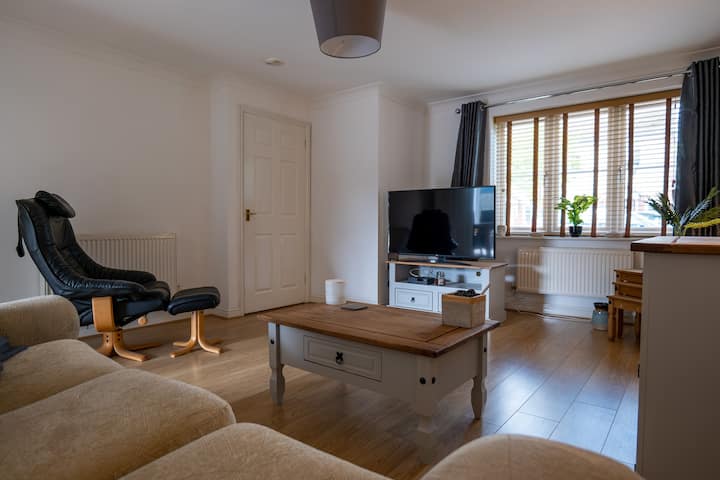 Smart & Cosy Family Home, Quiet Road, Dog Friendly - Cotswolds