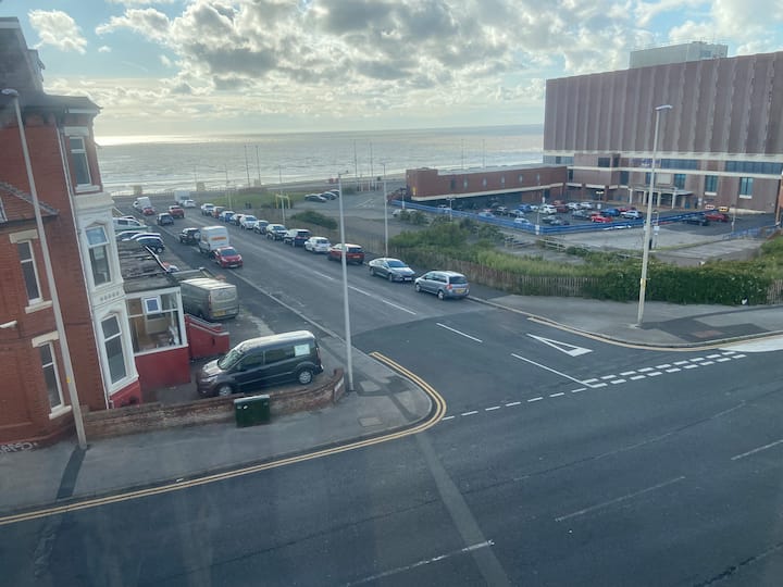 En Suite Rooms On The Top Floor By The Sea - Lytham St Annes