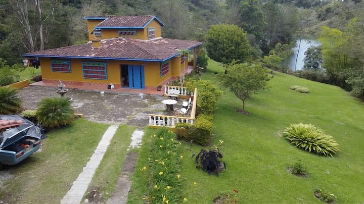 La Escondida, Con Acceso Al Lago - Guatapé