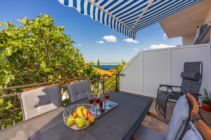 Apartment For 2-4 People Near The Beach In Dramalj - Dramalj