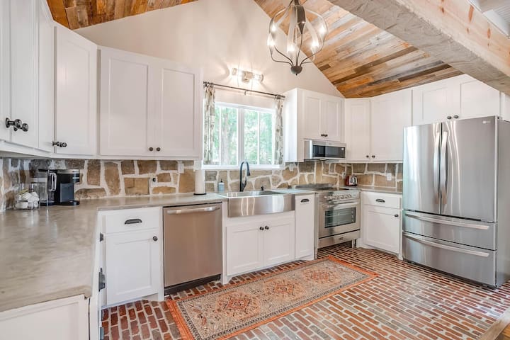 Beautiful Historic 3br Home Downtown Granbury - Granbury, TX