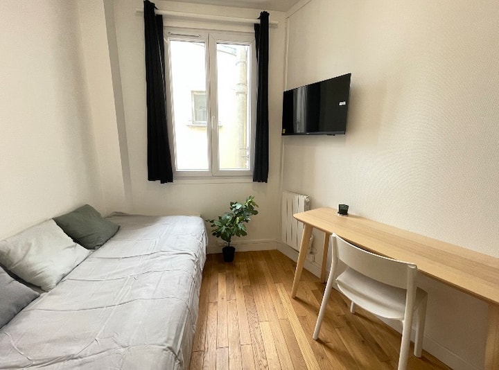 Studette 11 - Eiffel Vue - Paris