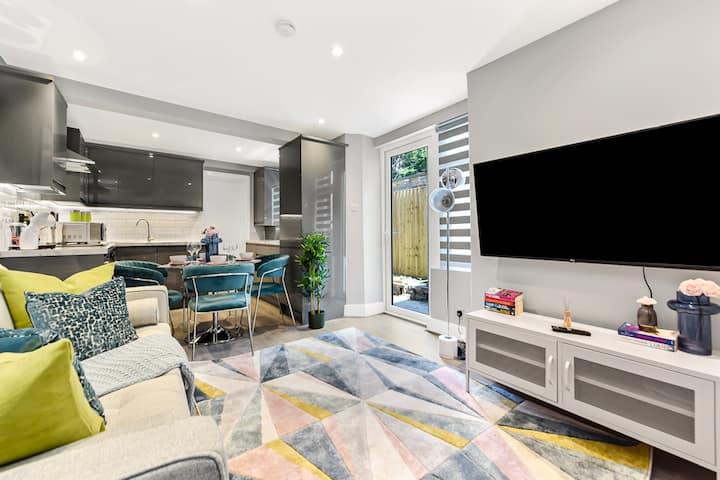 Tranquility In Bloom: Refreshing 2br Apartment - Tottenham - London