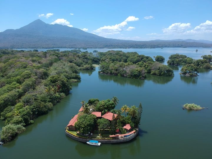Isla Privada, Lago De Granada - Nicaragua