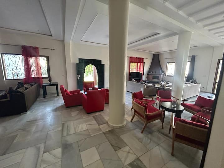 Très Grande Villa De 7chambres, Jardin Et Piscine - Oualidia