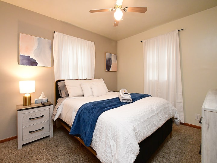 Beautiful Dundee Apartment Home! - Omaha, NE