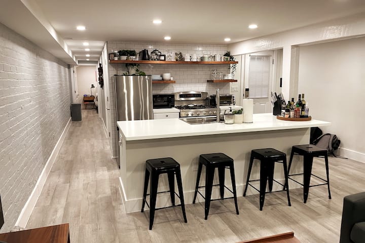 Stylish English Basement Perfect For Long Stays - Washington, DC