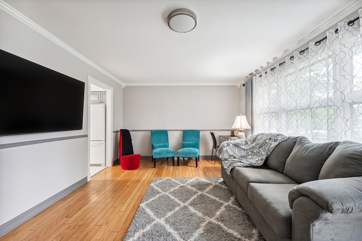 2 Kings Bdrms And 1 Queen Bdrm! Near Ord Ranch! - Elmhurst, IL