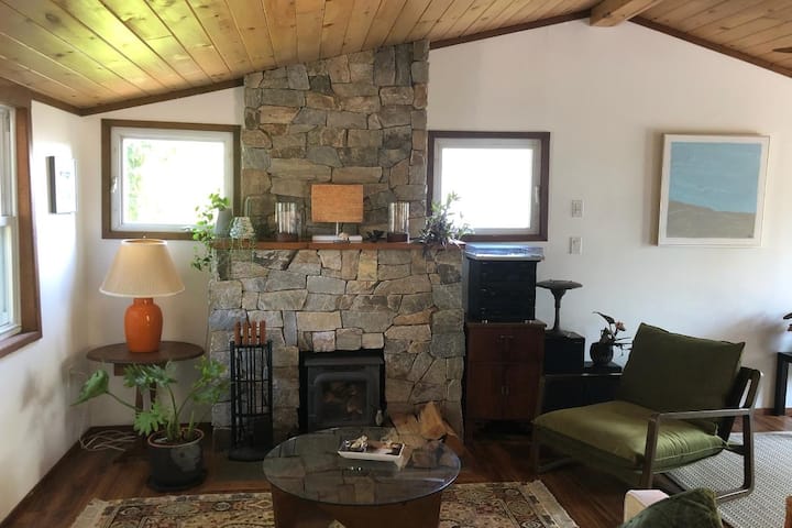 Enchanted Cottage On The Marsh, Walk To Beach - Branford