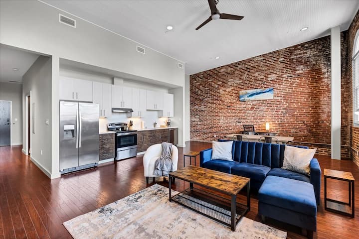 Whiskey Row- 1 Min To Yum | 1 Bed 1 Bath- Sleeps 4 - Louisville, KY