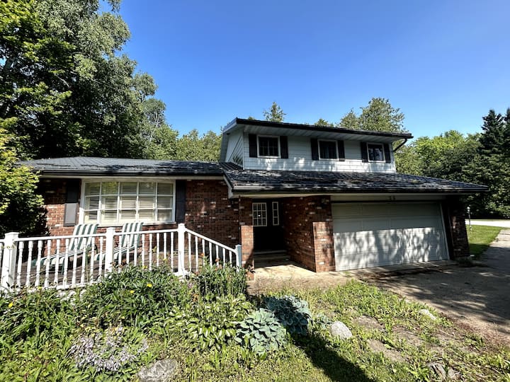 Spacious 3 Bdr Kincardine Home Across From Lake! - Kincardine