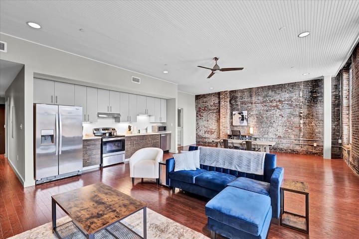 Whiskey Row- 1 Min To Yum | 1 Bed 1 Bath- Sleeps 4 - Louisville, KY