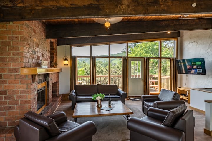 6 Bdrm Ski Chalet, Hottub, Sauna, Petfriendly - Collingwood