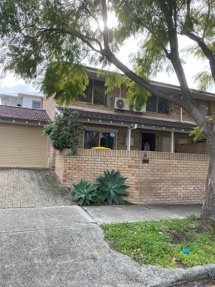 Inner City Townhouse. - Perth