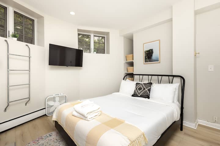 Back Bay Simple Studio Apartment - Boston