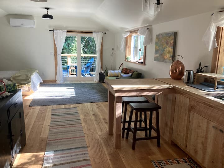 Bright, Clean Studio - Nevada City, CA
