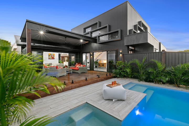 Modern Luxury Pool Oasis | Minyama - Maroochydore