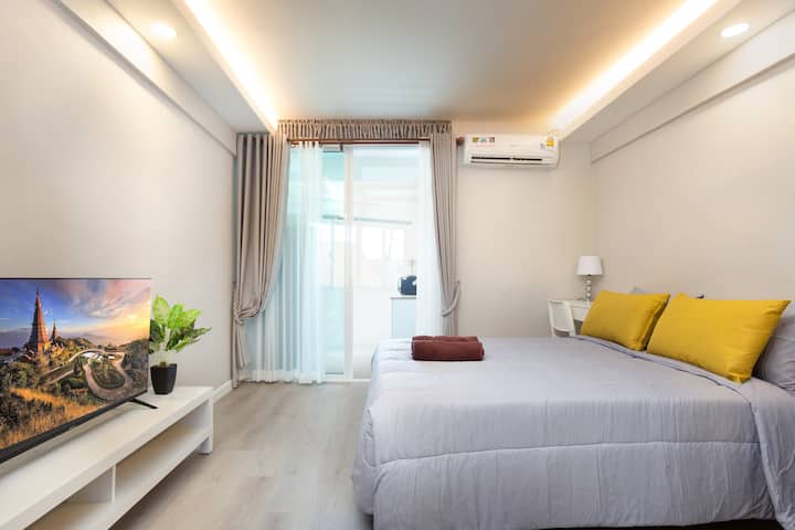 Studio Apartment Minutes Away From Nimmarn Road - Chiang Mai