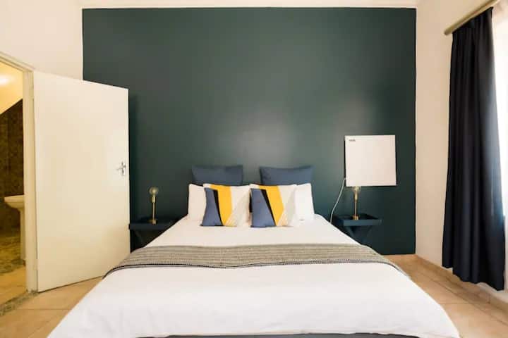 Lotus: Elegant Budget Room - Pretoria