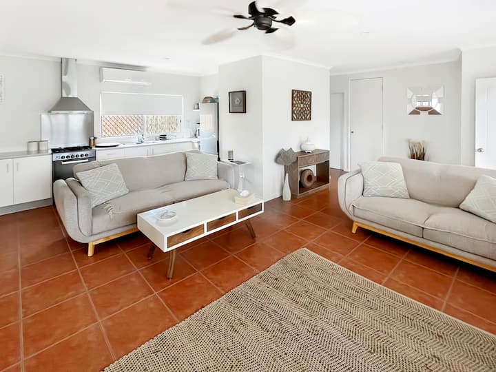 Charming Little Cottage In Kewarra Beach - Cairns