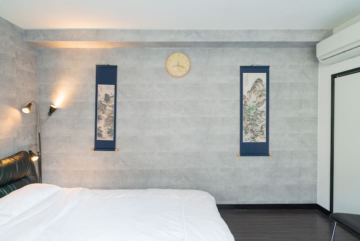 難波Livehouse 地理位置优越 難波商圈  直达机场  对面超市 双人大床 4楼房间 - Osaka