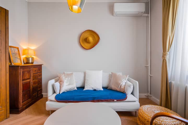 Modern, Spacious 2bd Flat - Prime Sofia Location - Sofia