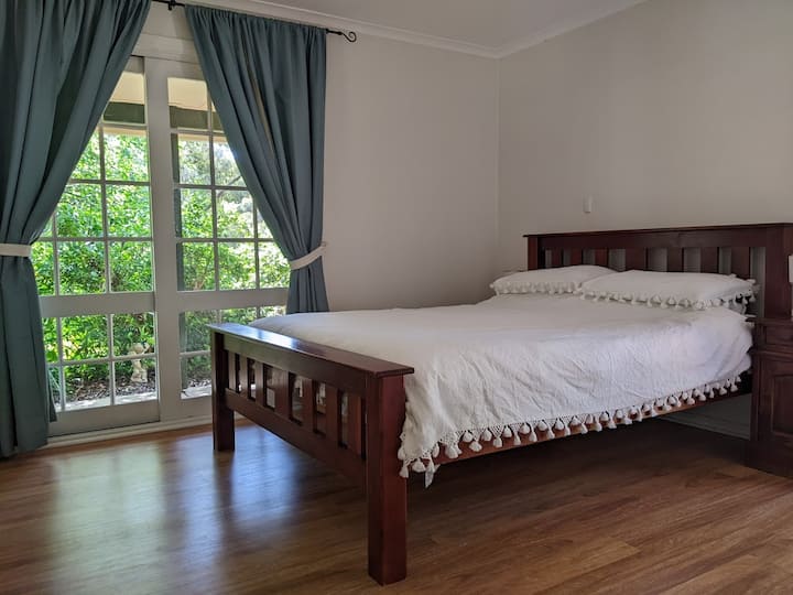 Woorabinda Cottage - Stirling