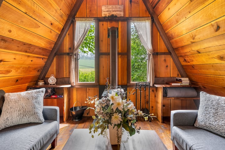 Country-side Hut - Firepit - Cozy Loft - Morgantown, PA
