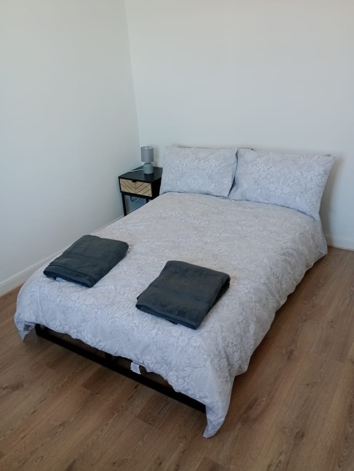 Studio With Parking Close To Town, Railway & Bus - Reading