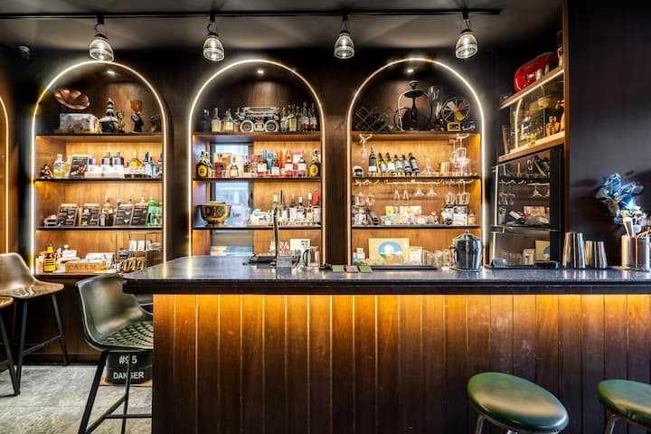 【來酒吧住|唱醉主題民宿】泳池|烤肉|高級歡唱設備不限時 - 屏東縣