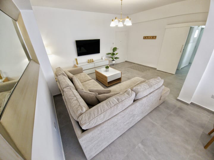 3-bdr High End Luxury Apartment In Business Center - Nicosia