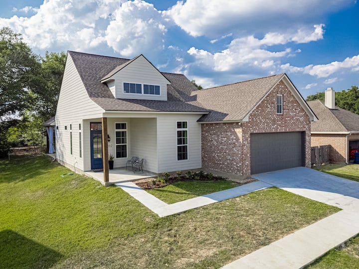 Brand New Luxury Home In The Center Of Lafayette - Lafayette, LA