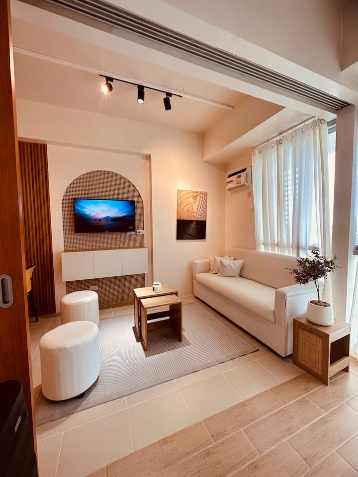 Studio K (Japandi-inspired Unit At The Palladium) - Iloilo City